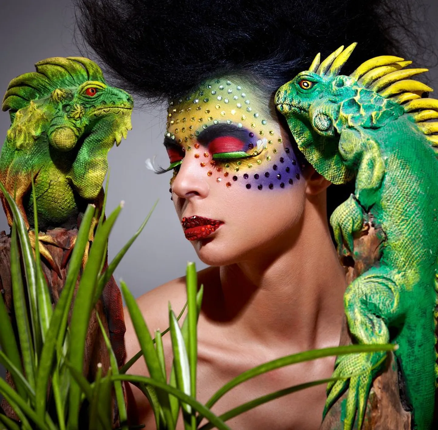 Meigikunstnik Merlin Nigul avab fantaasiameikide fotonäituse