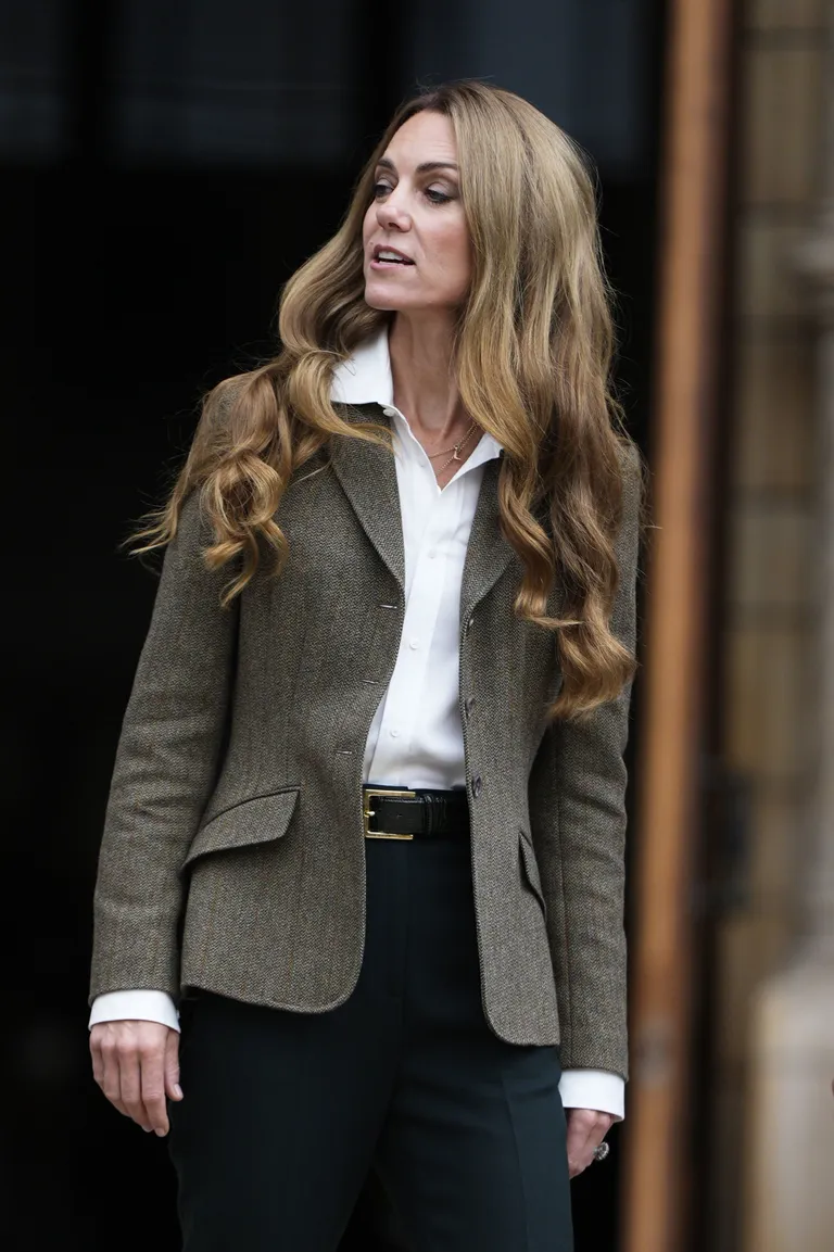 Velsas princese pārsteidz fanus – Keita atgriežas blondīnes tēlā