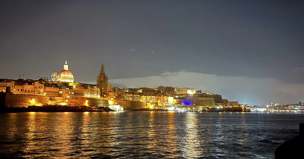 PALMIPUU PALMI ALL Maltal varitses kergeusklikke turiste naljakas ...