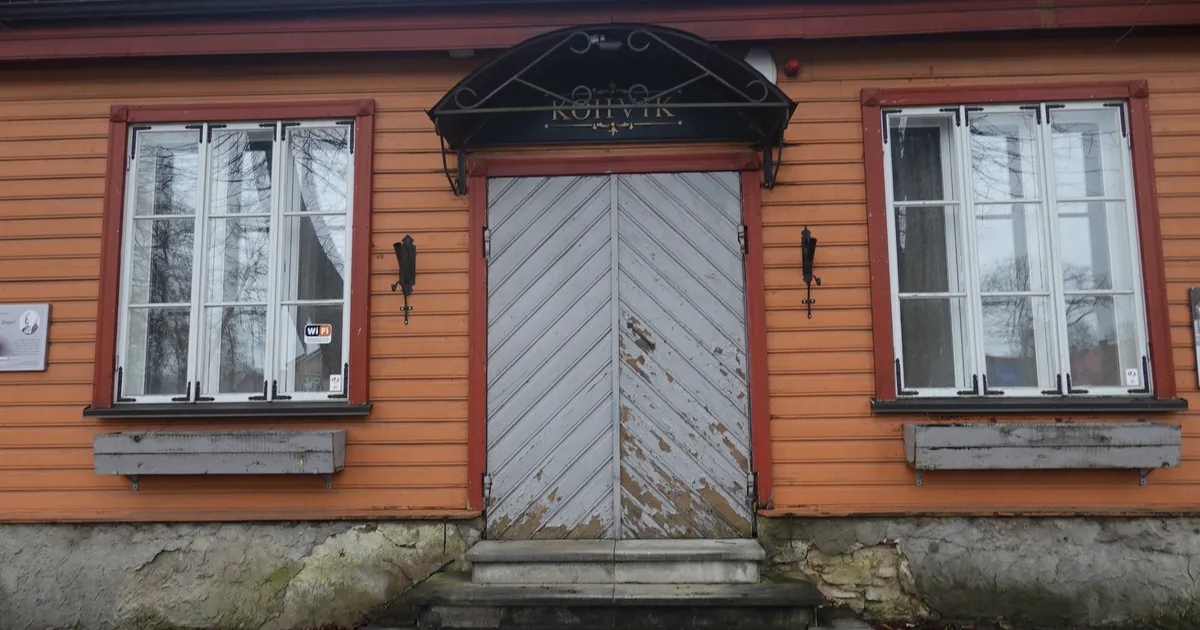 Keskväljakul asuv ärikinnistu võib peagi jätkata uue omaniku käe all