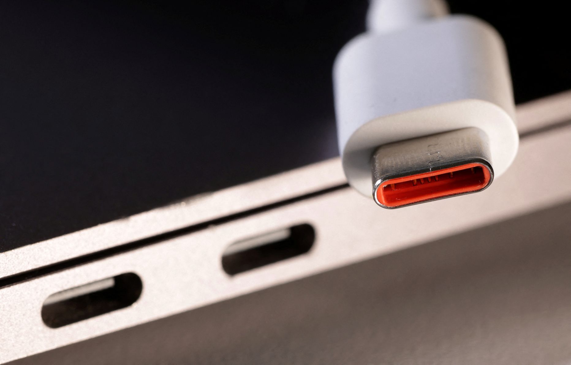 "Apple" piekāpjas ES: jaunākie "aifoni" būs aprīkoti ar USB-C
