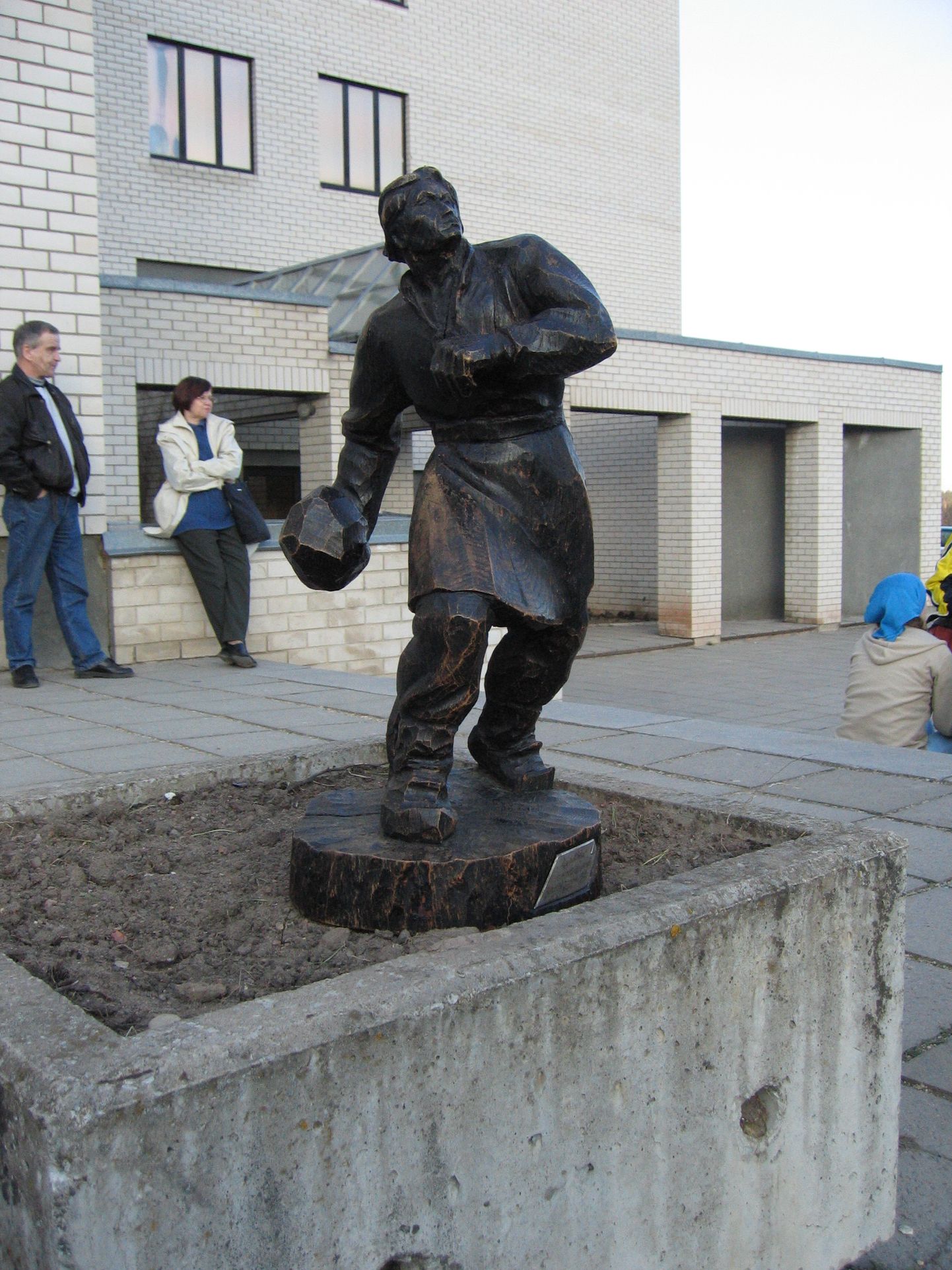 Orienteerujad jooksid jüriöötulede paistel Narvas