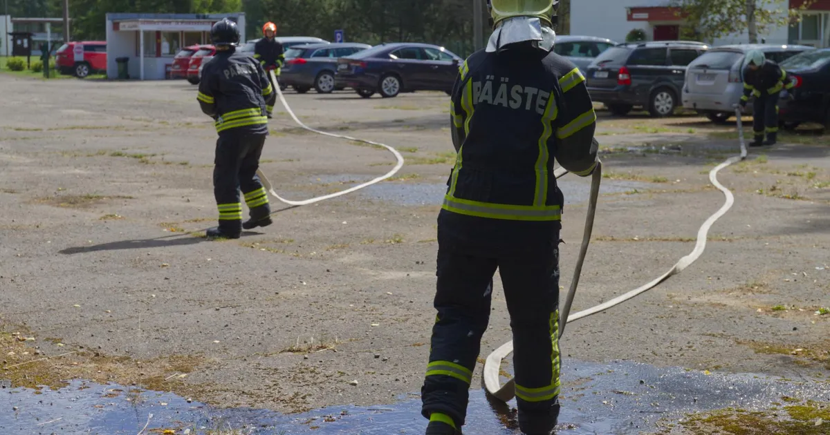 REPORTAAŽ Virumaa lapsed taltsutasid tuletõrjevoolikuid. "Parklas põleb ...