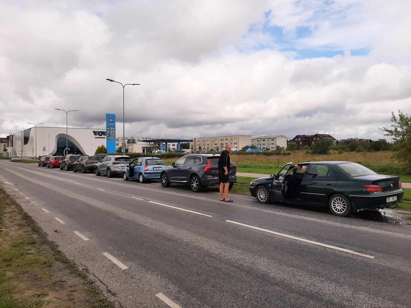 NAGU PRAAMIJÄRTSUS Soodushind tekitas Alexela tankla juurde pika saba