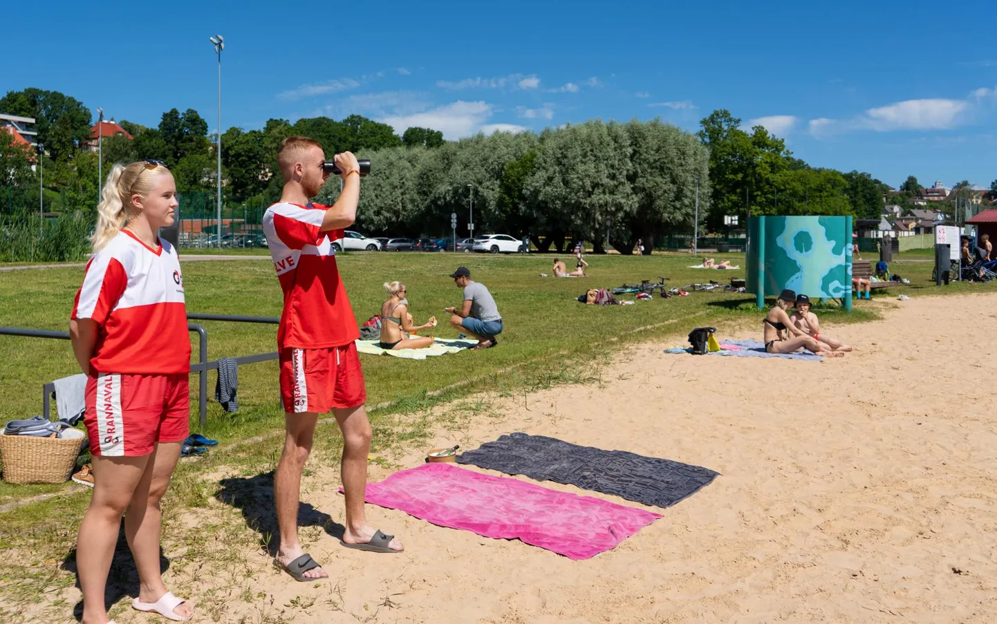 Purjus inimesed tikuvad randa