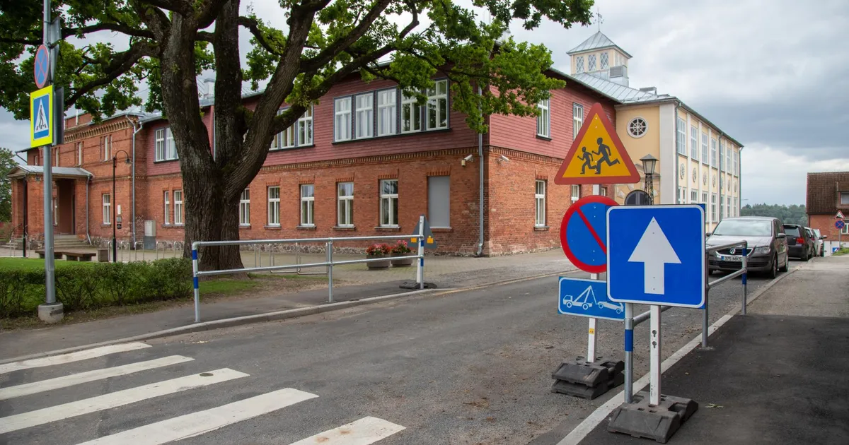 Kooli algus viib politseinikud koolide juurde liikluskorraldust jälgima