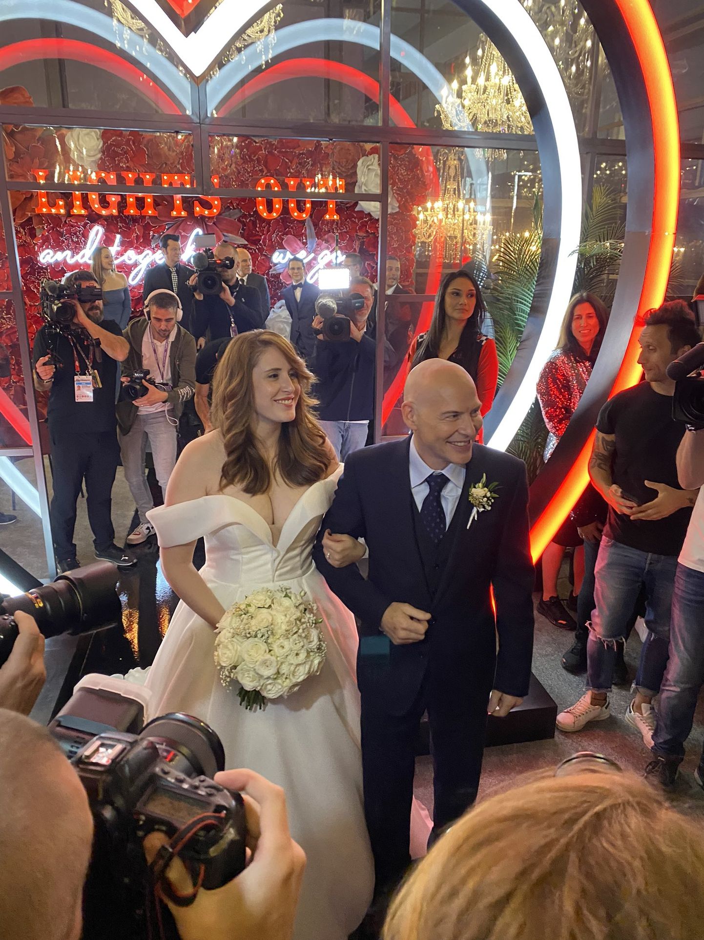 VIDEO Endisele F1-maailmameistrile korraldati Las Vegase GP-l üllatuspulm