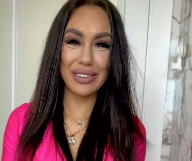 Elīna Didrihsone atvadījusies no savas ekstravagantās frizūras