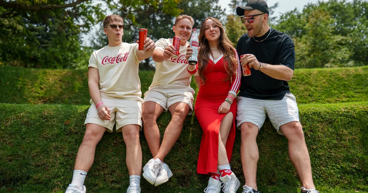 GALERII Coca-Cola nimede kampaania sai värvika avapaugu Mehhikos