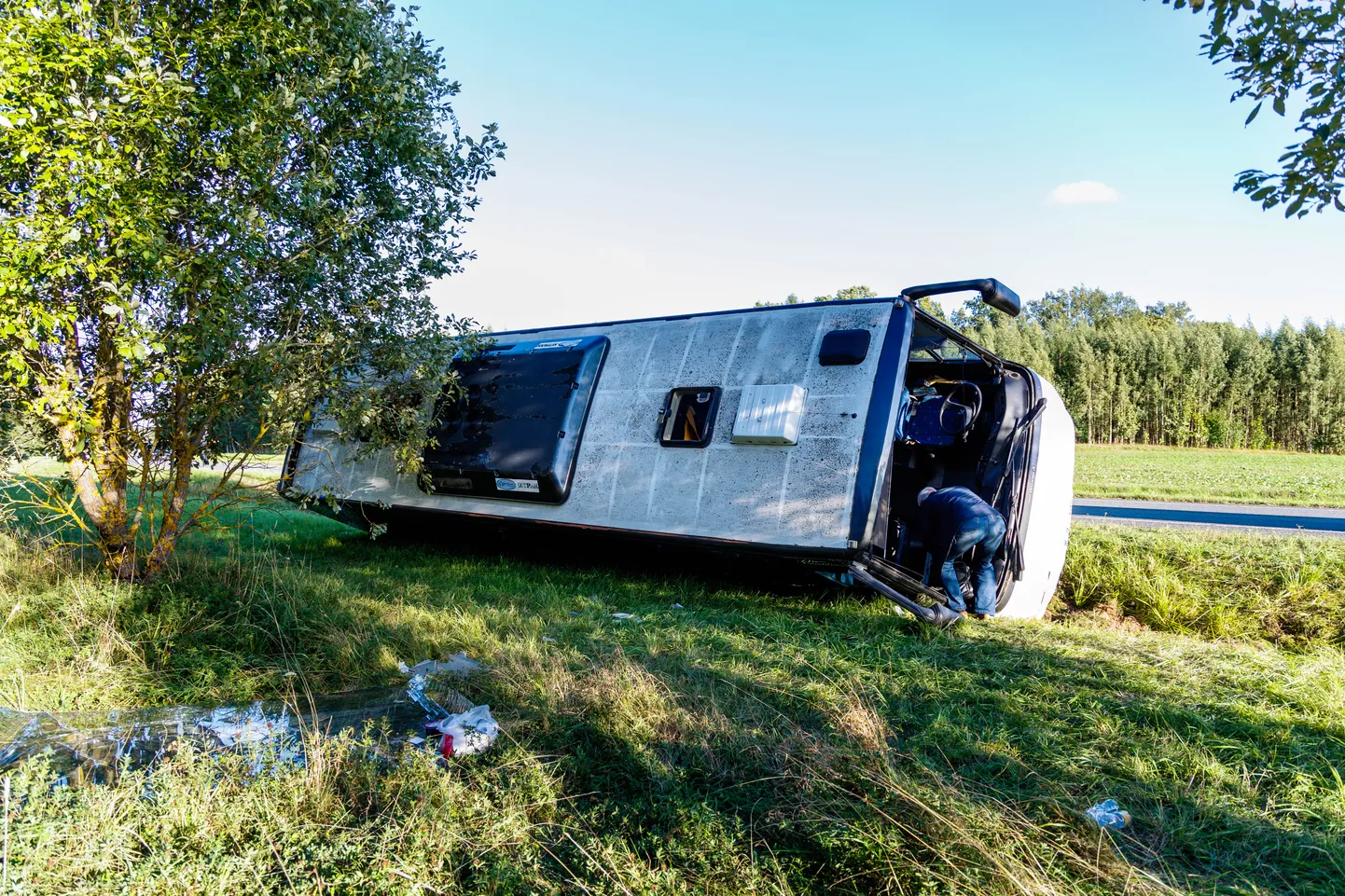 Igaunijā avarējušā autobusa pasažieri bijuši 20 Latvijas pilsoņi, kuri ...