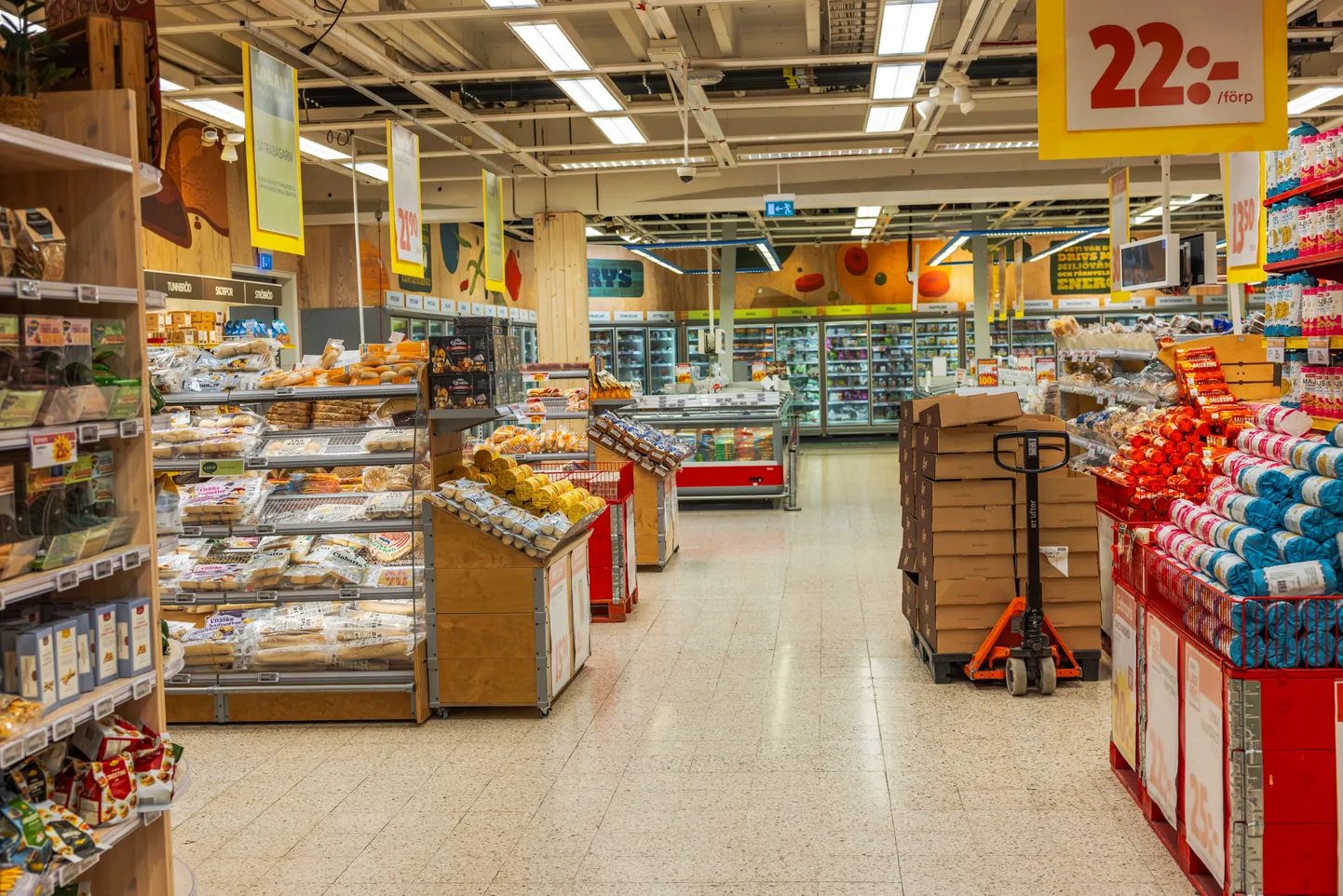 Lai cīnītos pret pārtikas cenu kāpumu, Zviedrijā uz laiku tiks samazināts PVN