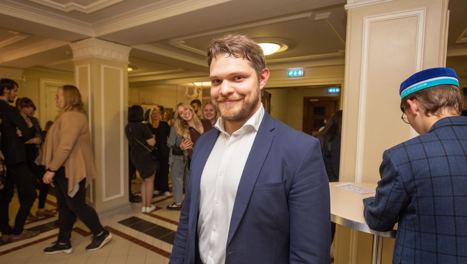 GALERII Viljandi gümnaasium tähistas meeleolukalt oma 10. sünnipäeva