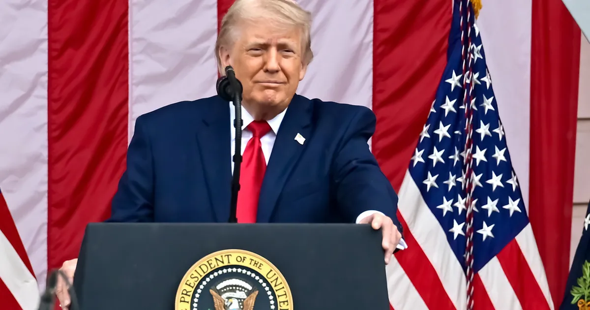 UUS HULLUS? Donald Trump vihjab, et Valge Maja ette kerkiv ...