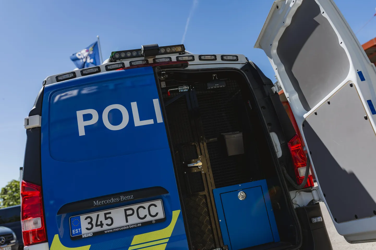 POLITSEINÄDAL Tüütu mees ei soovinud poest lahkuda ning naisterahvas ...