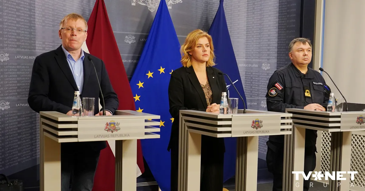 FOTO UN VIDEO Siliņa uzsver, ka LVRTC zemūdens kabeļa bojājums ...