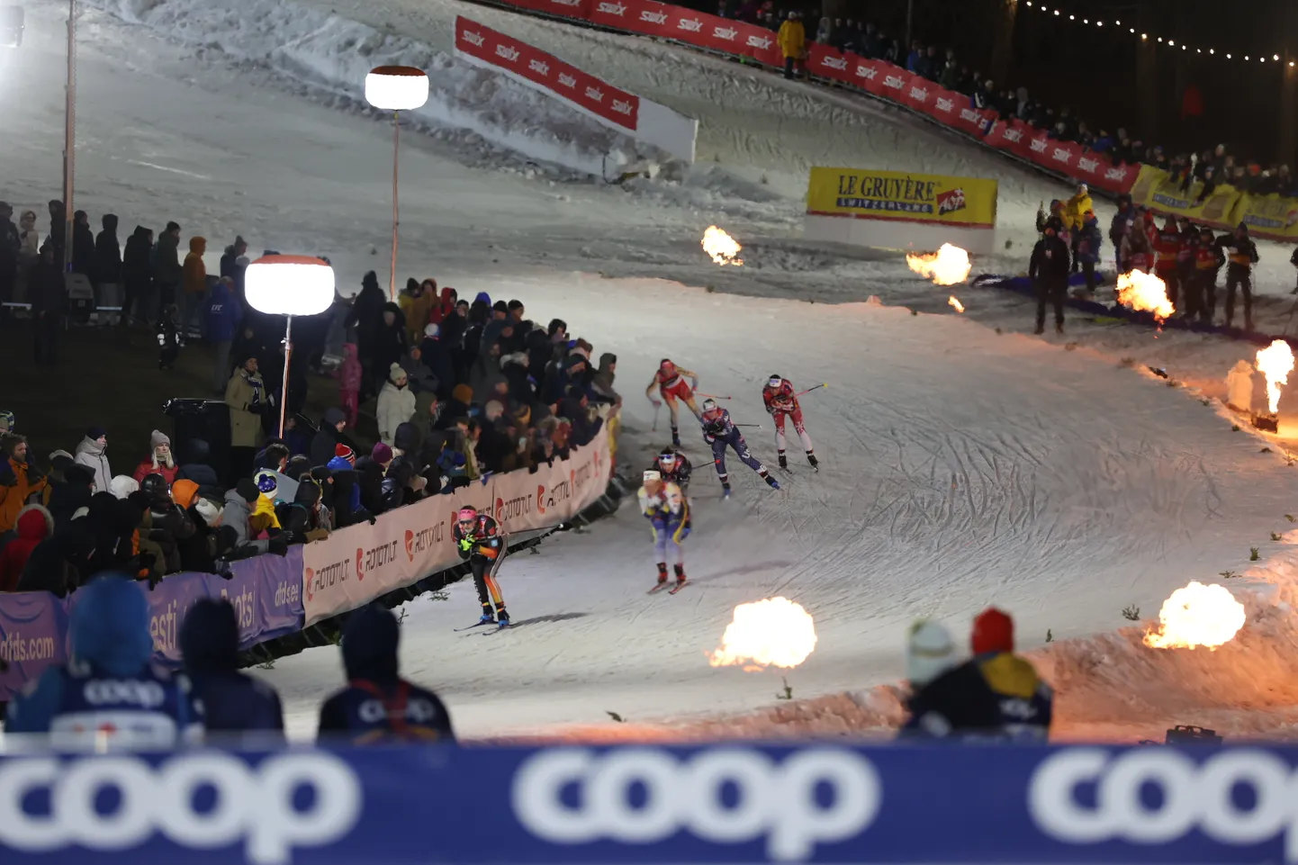 25 SPORDIHETKE Lauluväljakul näidati ette, kuidas murdmaasuusatamine ...