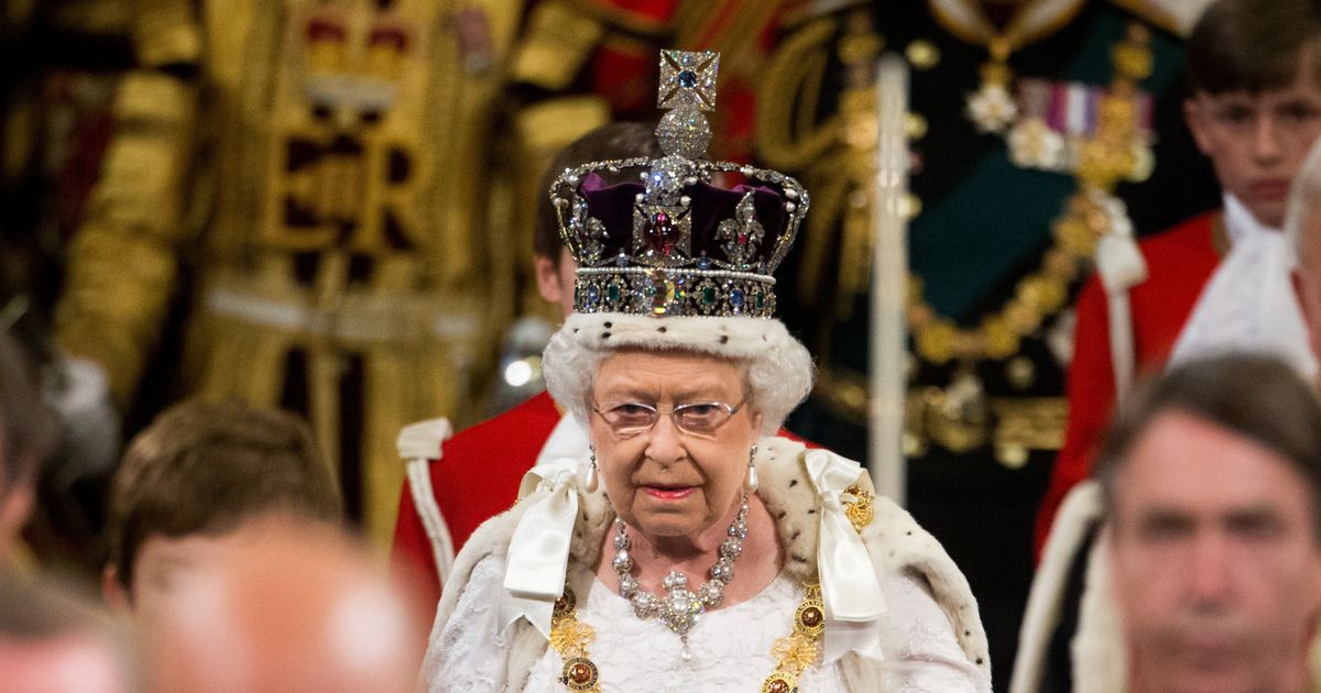 VIDEO Austusest kuninganna Elizabeth II vastu lõpetas ta kehastaja ...