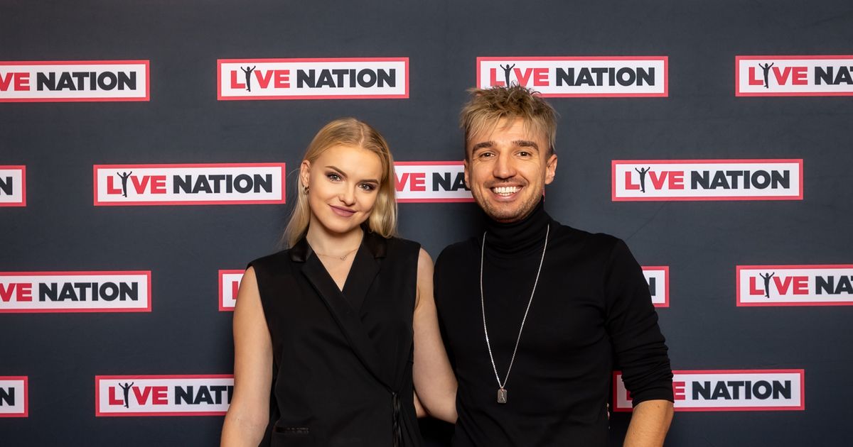 ESIMENE ÜHINE FOTO Uus kuum paar? Artjom Savitski naudib kaaslasega ...