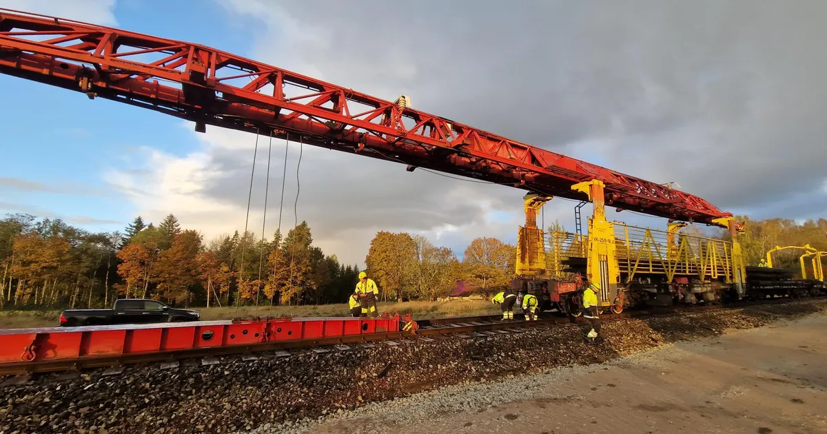 Tööd algasid: kolme nädalaga saab raudteelõik uueks