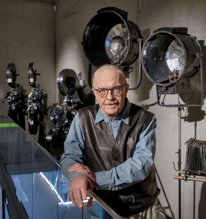 Suri filmide «Ideaalmaastik» ja «Vee peal» autor, režissöör Peeter Simm