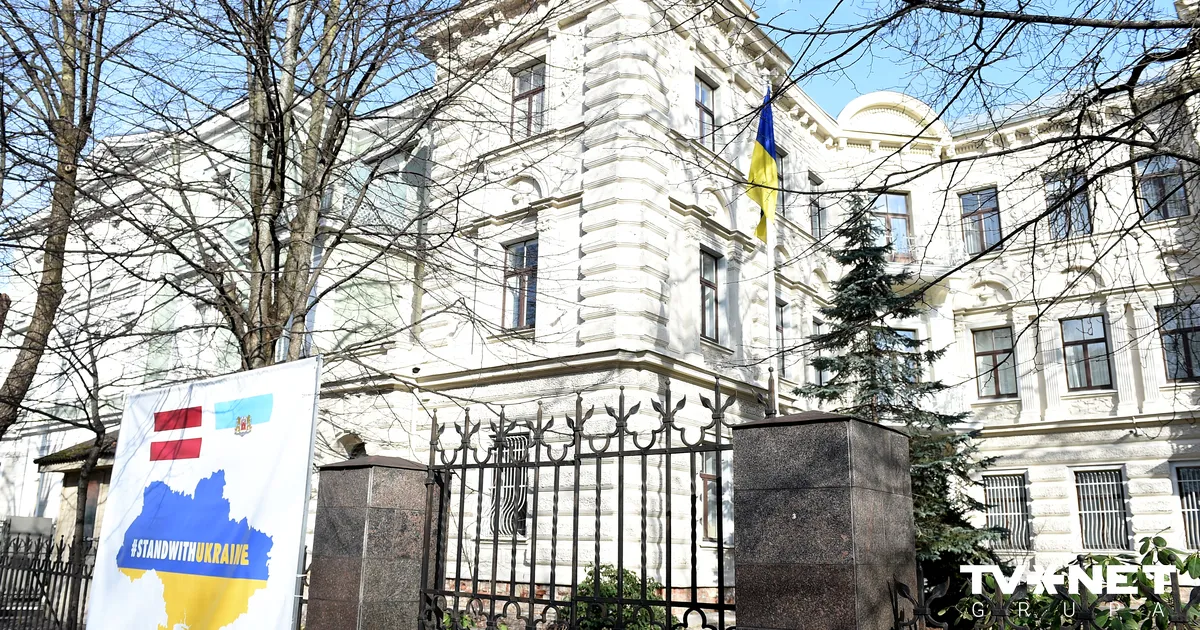 Повреждена табличка улицы Независимости Украины. Начата проверка