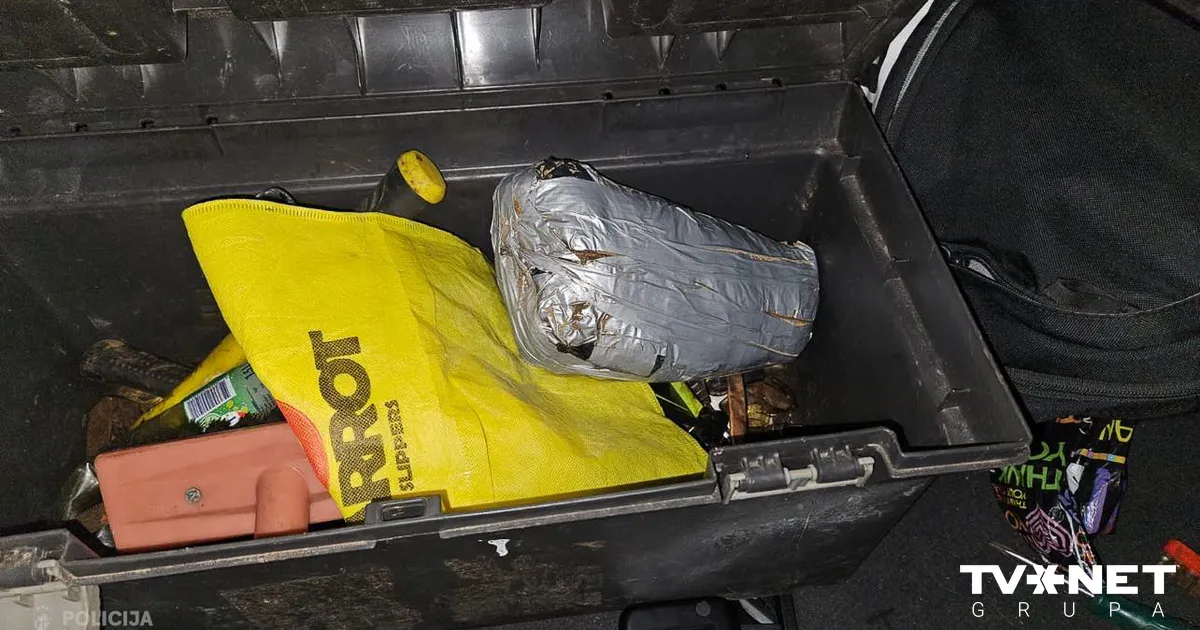 FOTO Vairāki kilogrami narkotiku, automašīnas, skaidra nauda ...