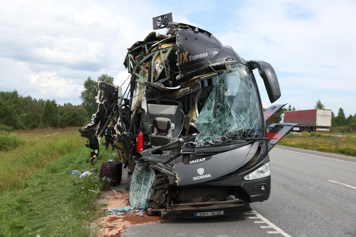 ВИДЕО Авария на шоссе Таллинн–Пярну: автобус Lux Express столкнулся с ...
