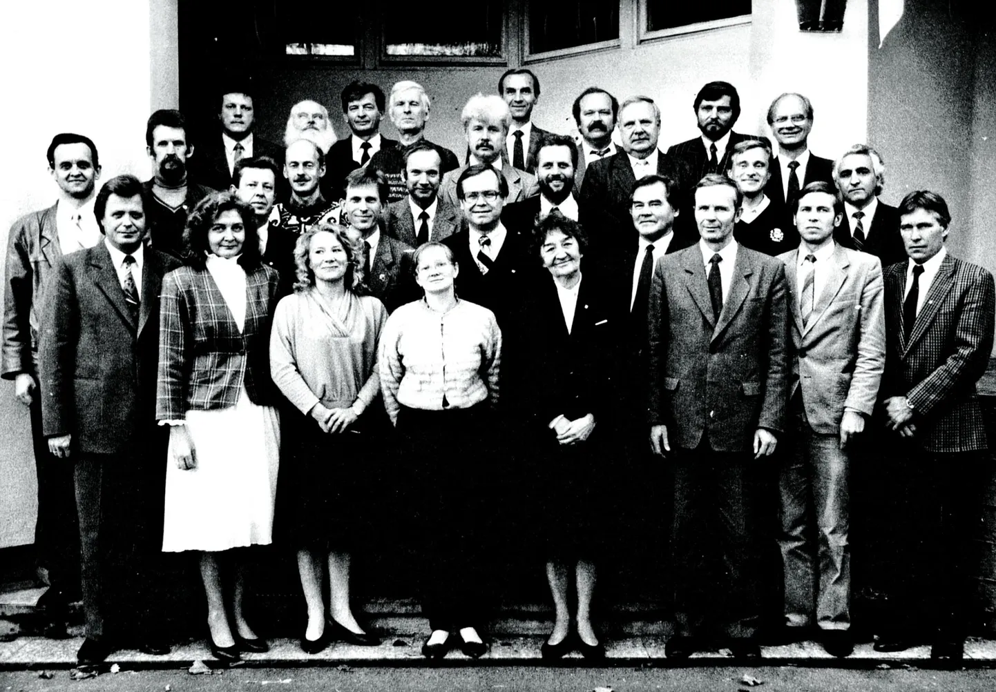 Süüfilisehaiged küülikud, Tartu raha ja Lenin – Tartu volikogu kirev algus