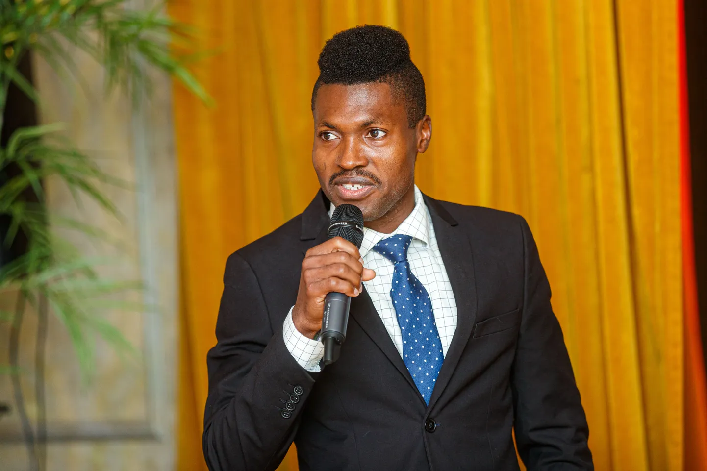 JULGE SAMM «Tal on klassi!» Äsja Eesti kodakondsuse saanud Emmanuel Odeh ülistab sotsiaalmeedias ...