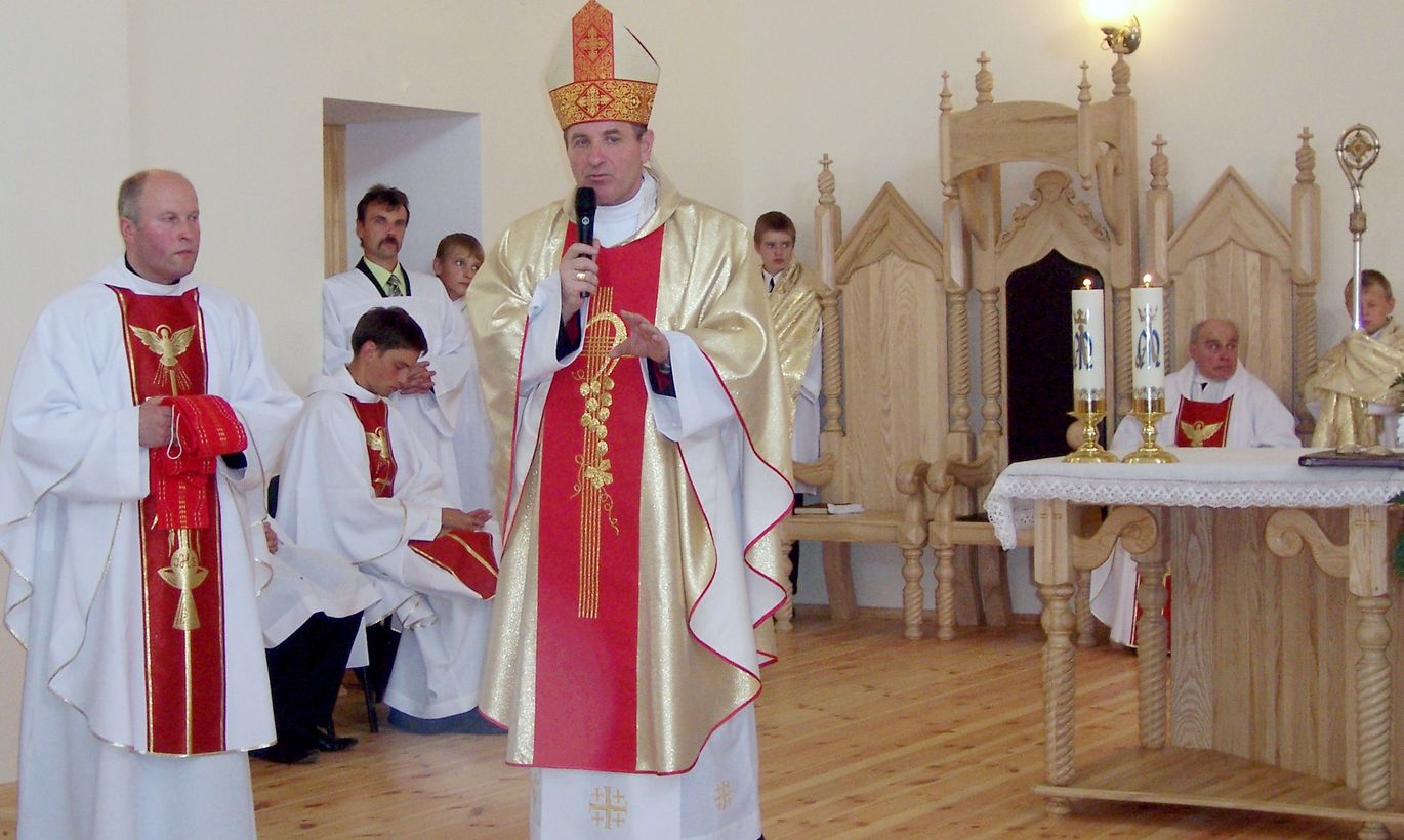 Bīskaps: priesteris Zeiļa no apcietinājuma vietas nogādāts slimnīcā ...