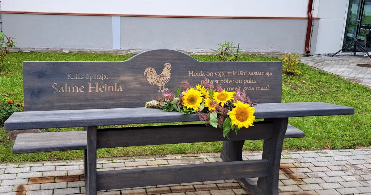 Salme Heinla auks seisab nüüd Haljala kooli ees mälestuspink
