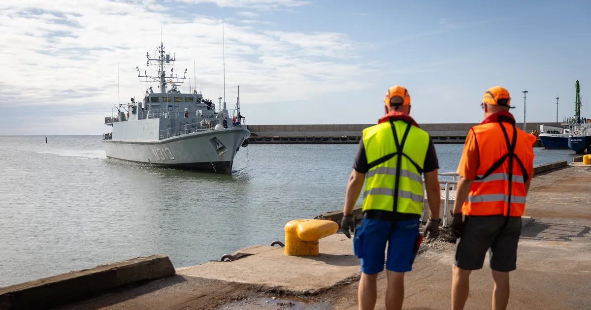 GALERII Admiral Cowan sildus taas merepäevadeks Roomassaare sadamas