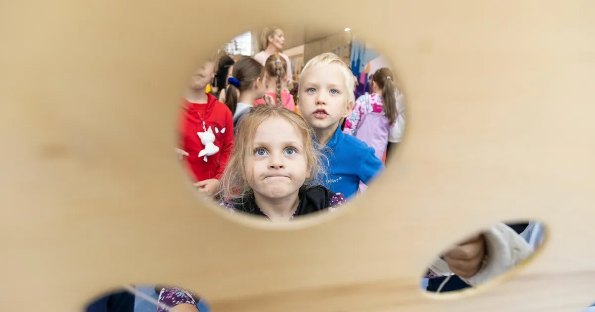 Neli ring-ring-robotit ja lendorava turvaline pesatee