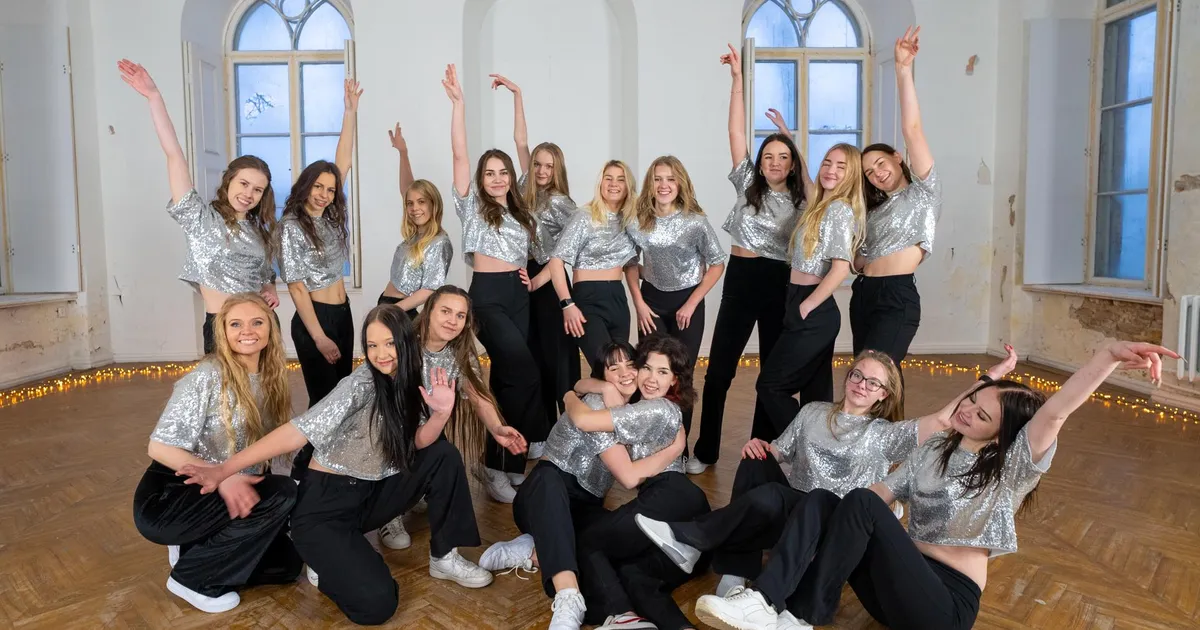 Esteetika- ja tantsukooli uus tantsuvideo filmiti Porkuni mõisas ...