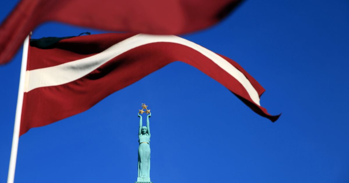 Karogs, ģerbonis, himna - valsts simboli. Eksperte skaidro to ...