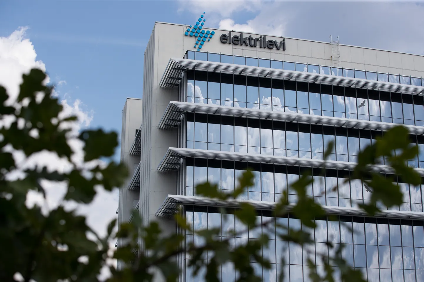 Elektrilevi hoiatab petukõnede eest: petturid kasutavad arvestite vahetamise ettekäänet