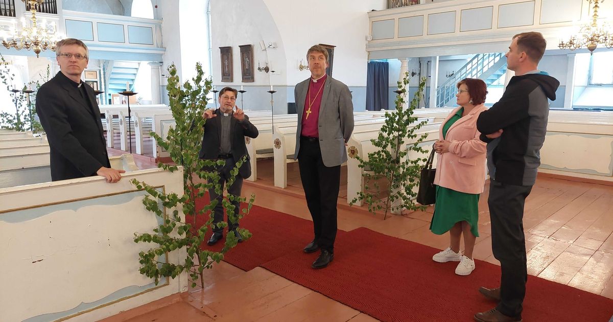 GALERII Peapiiskop Urmas Viilma vaatas üle ka Põlva kiriku katusealuse